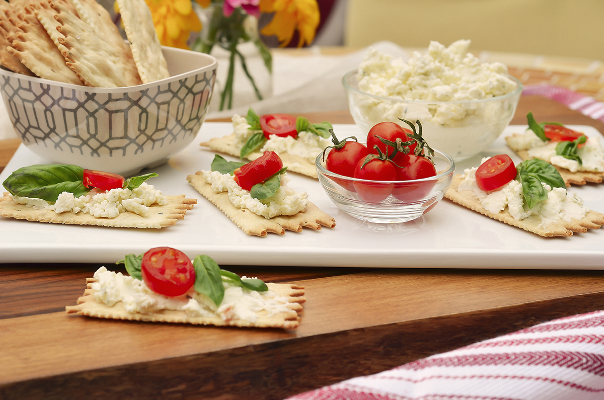 Croccantini With Basil, Tomato, And Herbed Cheese Spread - La ...